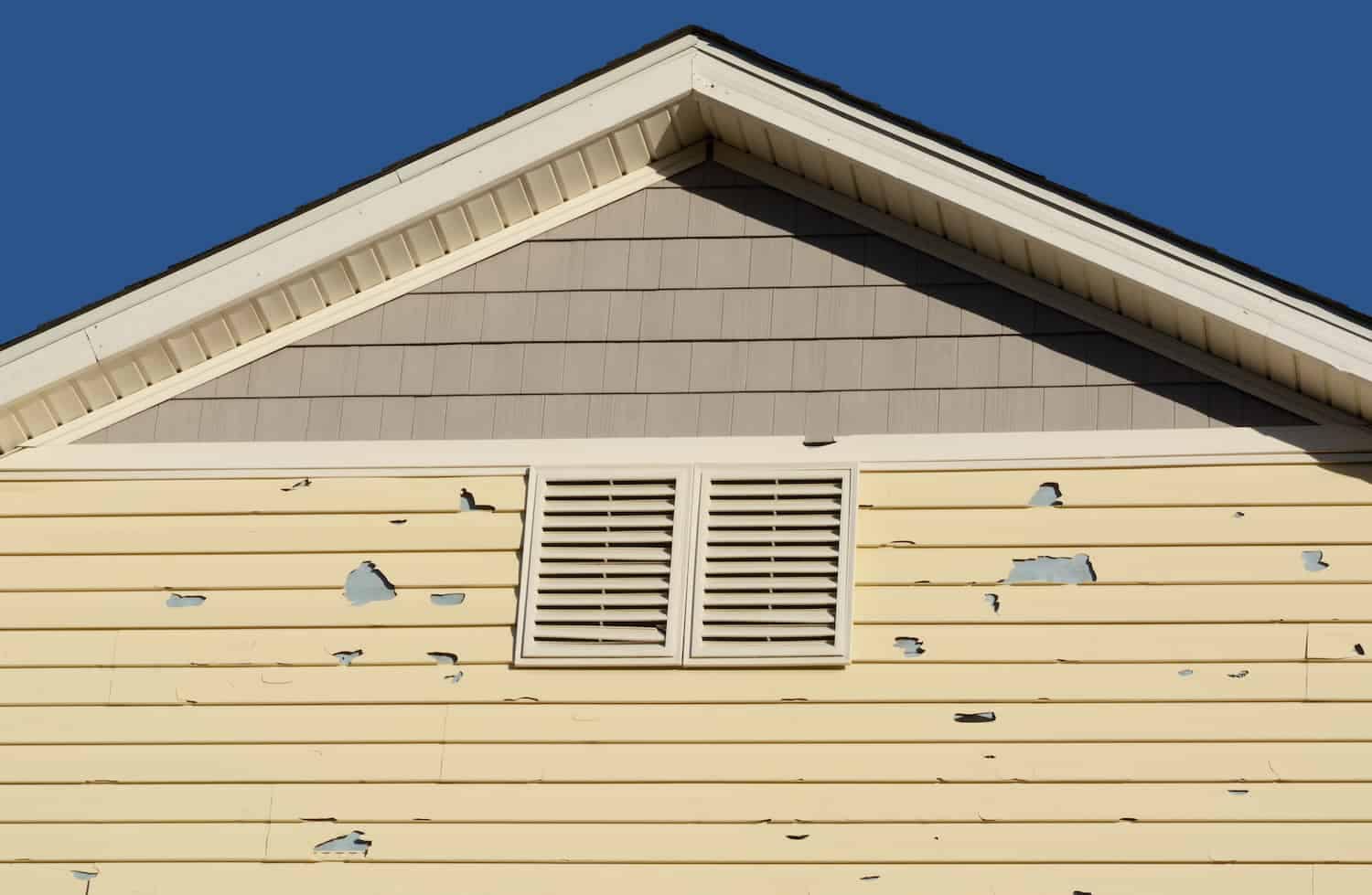 When To Replace Vinyl Siding: Homeowners Guide