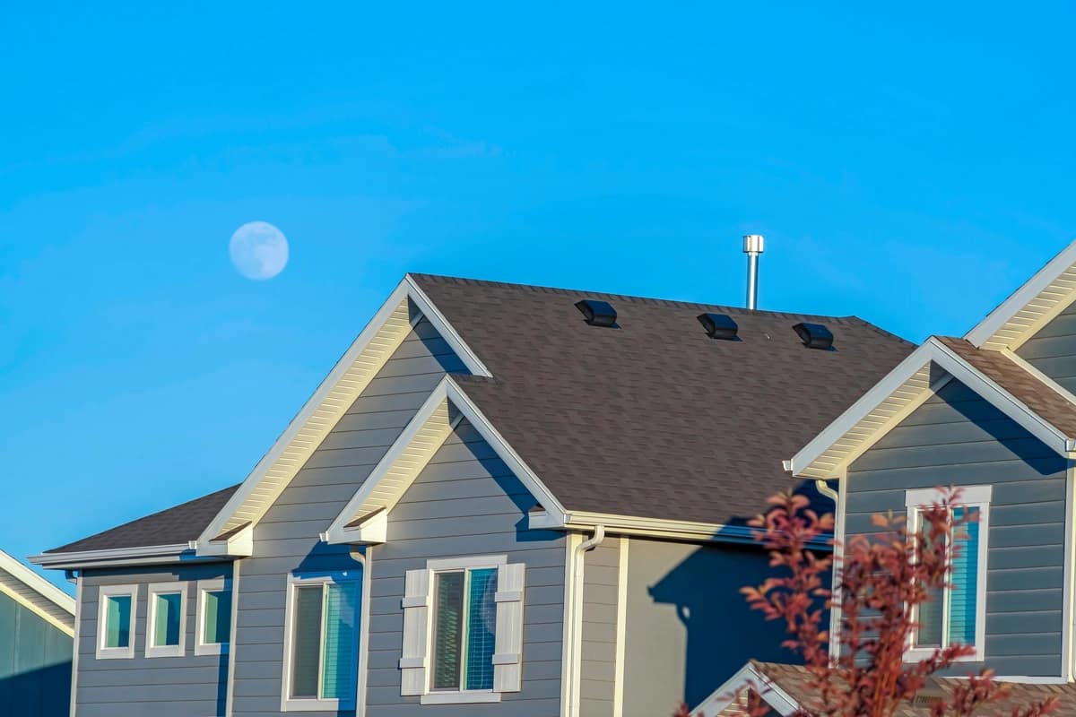 Hip Roof Vs Gable Roof (Homeowner's Guide)