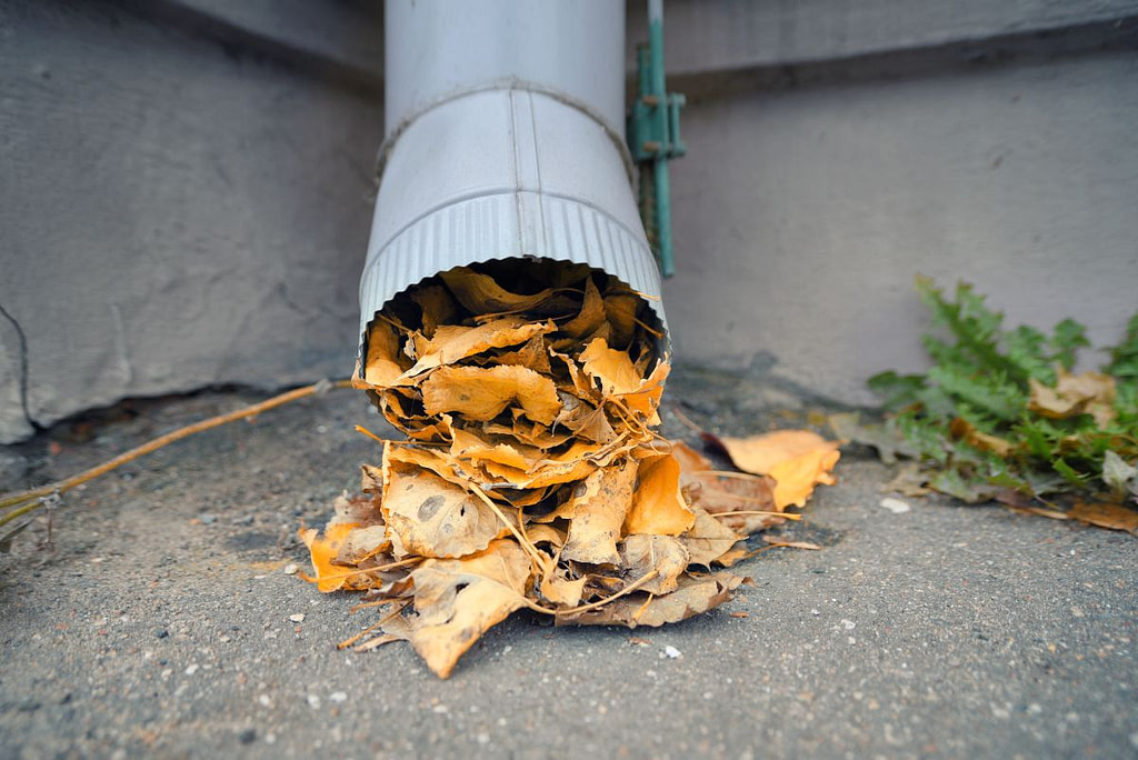 Gutter Downspout Drainage Guide For Proper Flow (2026)