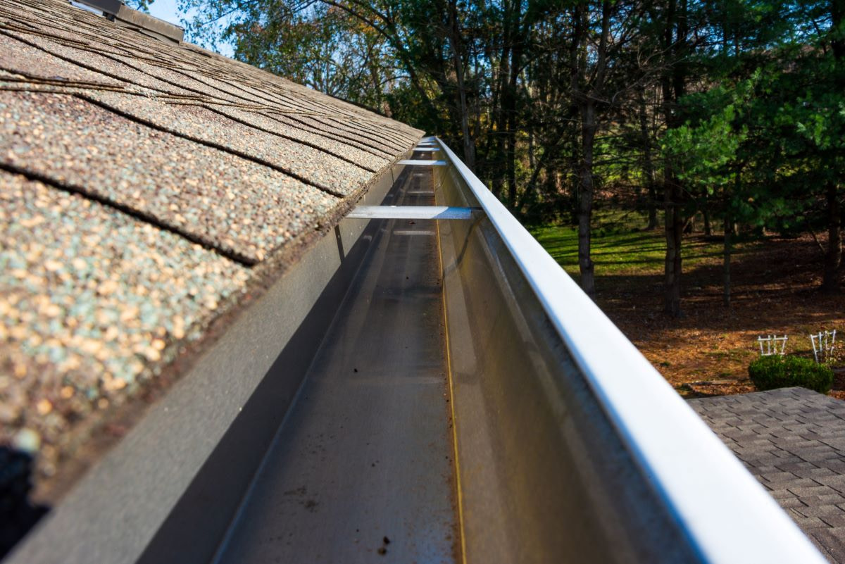 How To Clean Gutters Safely In 4 Steps? (Tools & Tips)