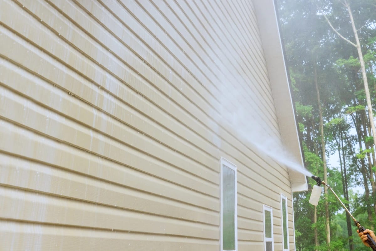 How To Clean Vinyl Siding Properly