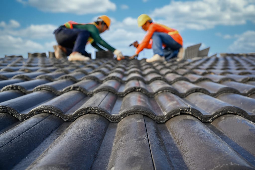 10 Qualities Of Bad Roofing Contractors (How To Avoid Scams)