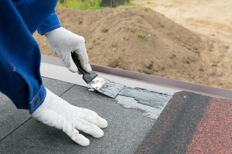 The Best Roof Sealant For Asphalt Shingles - 5 Options