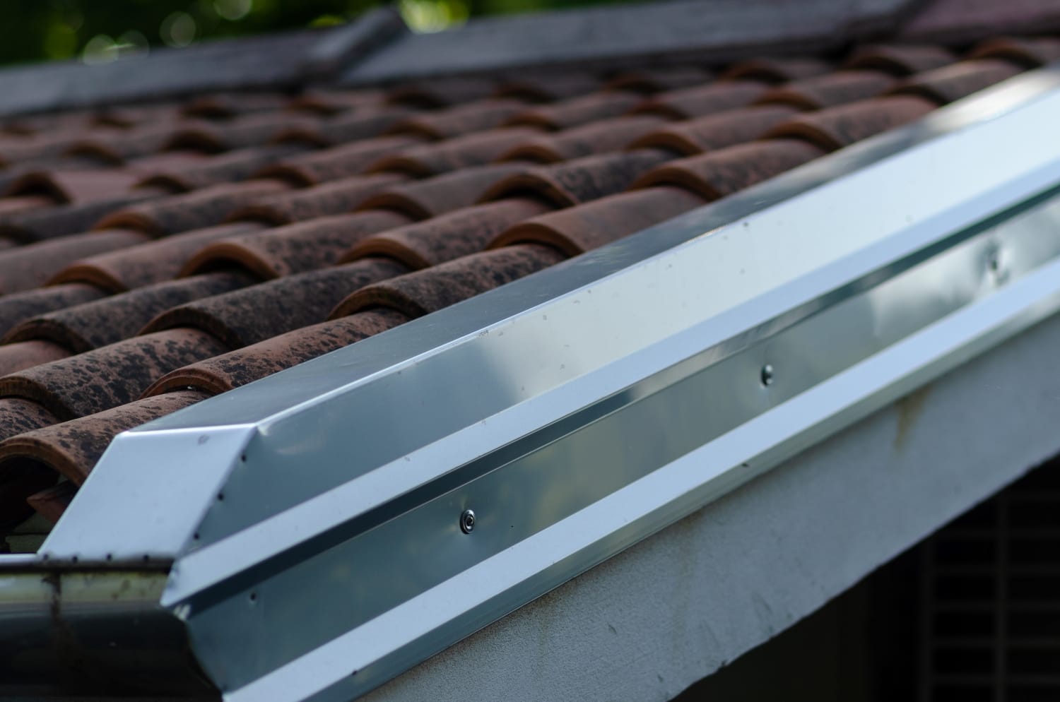 6 Types Of Roof Flashing (Full List)