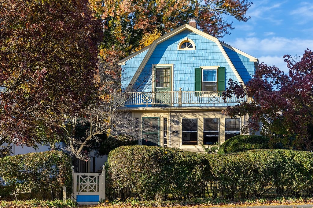 What Is Gambrel Roof? (Benefits, Installation & More)