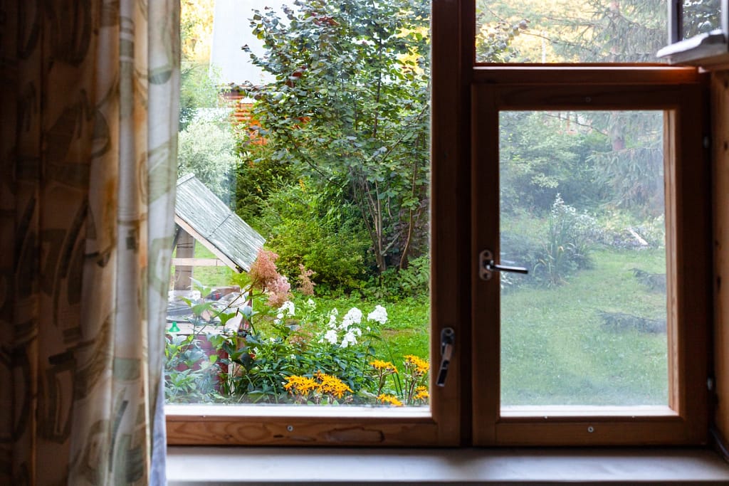 4 Reasons To Install A Garden Window (Function, Style...)