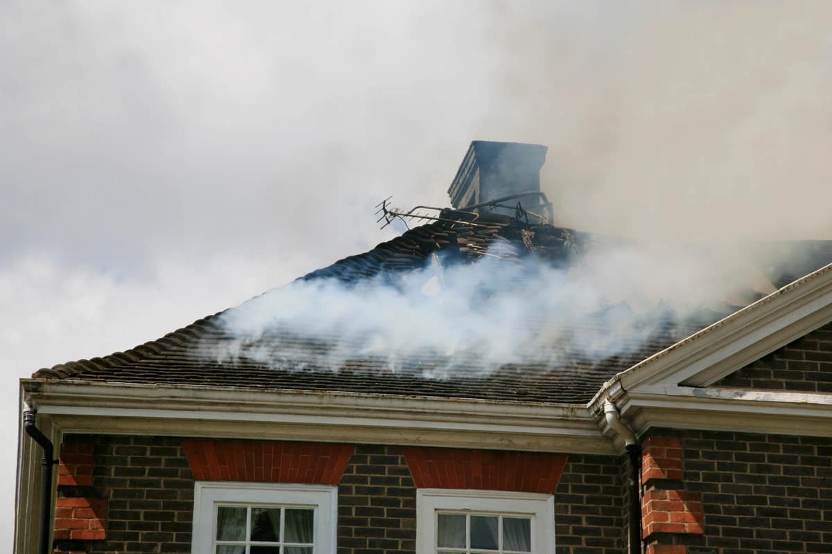 Fire Resistant Roofing (Best Materials, Maintenance ...)