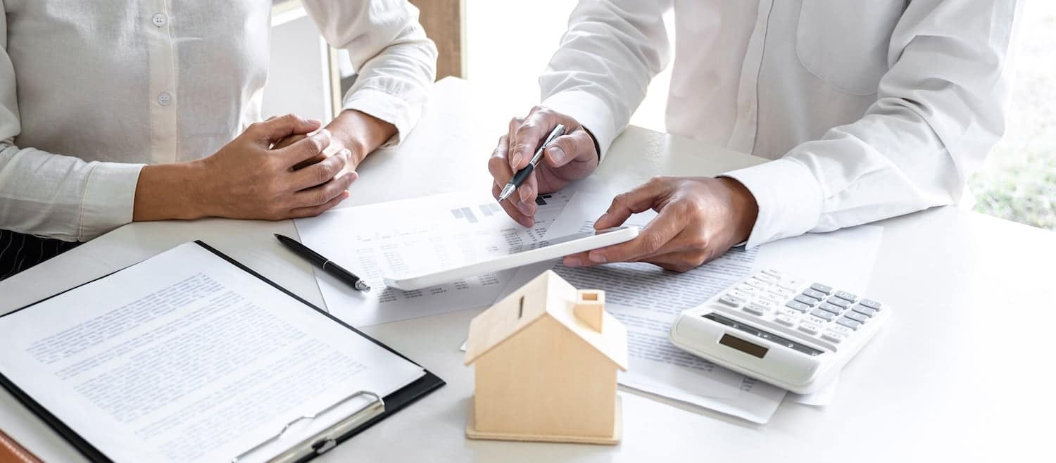 How Your Roofs Age Impacts Insurance & Claims (Guide)