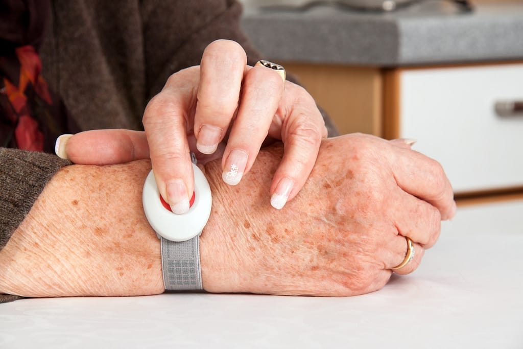 6 Best Medical Alert Systems For Seniors (2025)