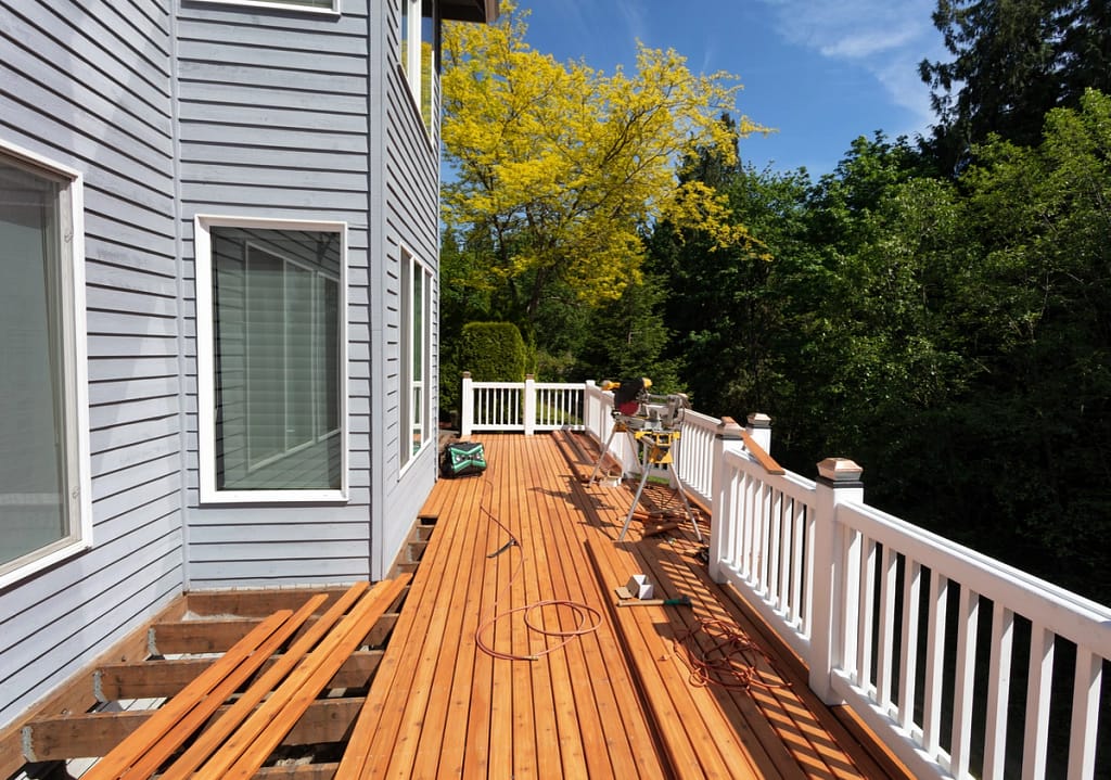 5 Best Decking Material Options You Can Choose From