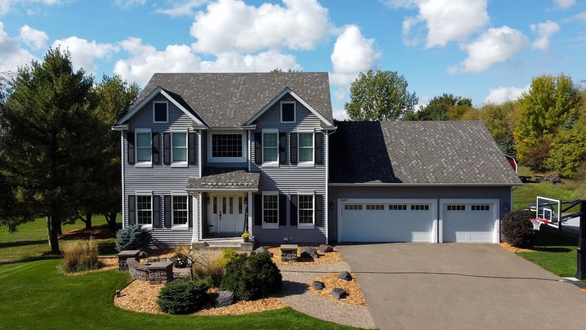 Complete Guide To Cedar Siding (Alternatives, Lifespan...)