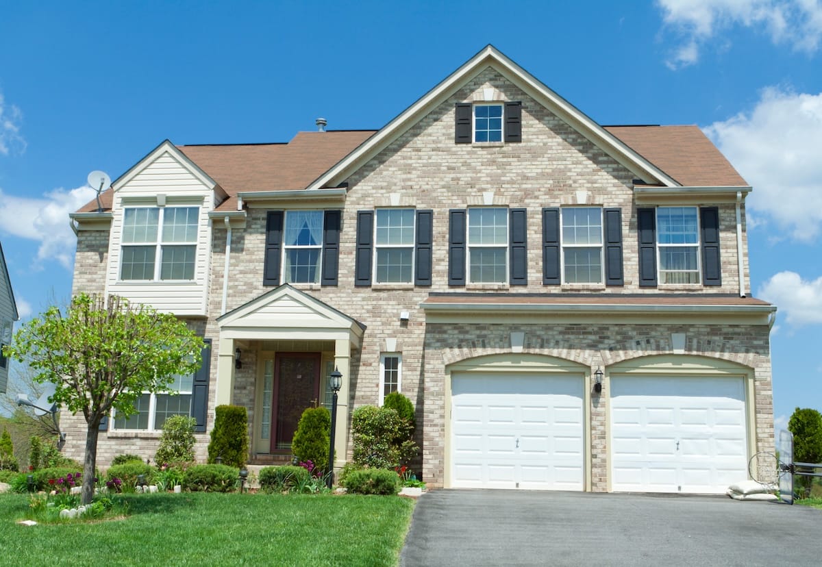 7 Best Vinyl Siding And Brick Combinations For Homes