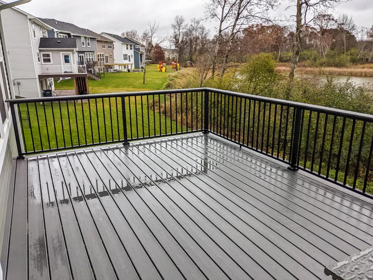 Clam Shell Trex Deck 3 | Voyager Exteriors