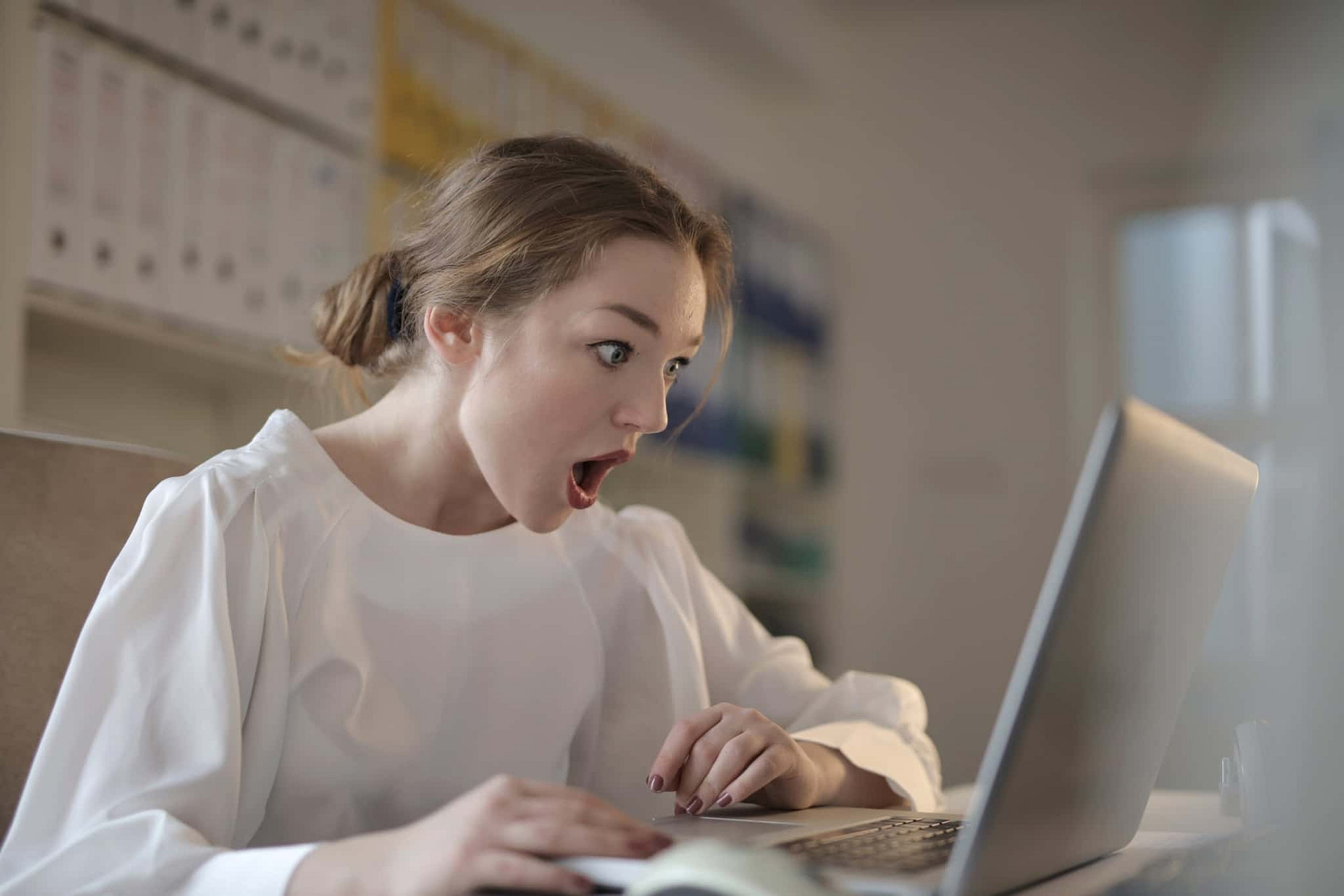 Clickbait Titles: How To Write Them And 41+ Inspiring Examples | Hook ...