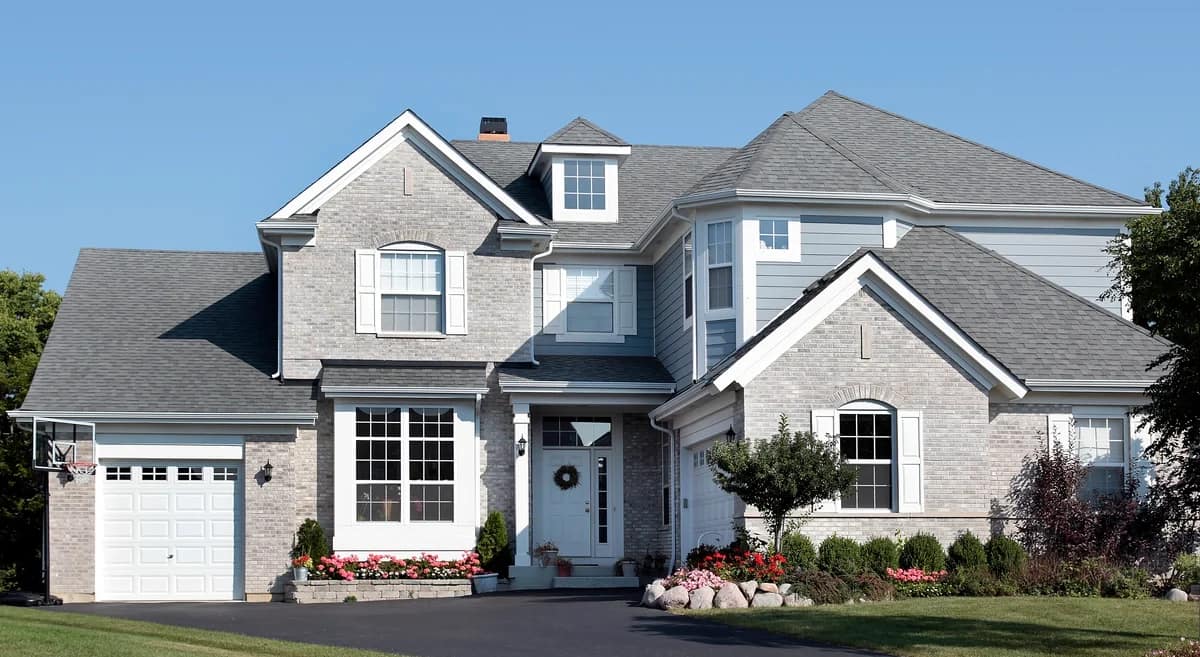 How To Maintain A Sturdy Roof (Homeowner's Guide)